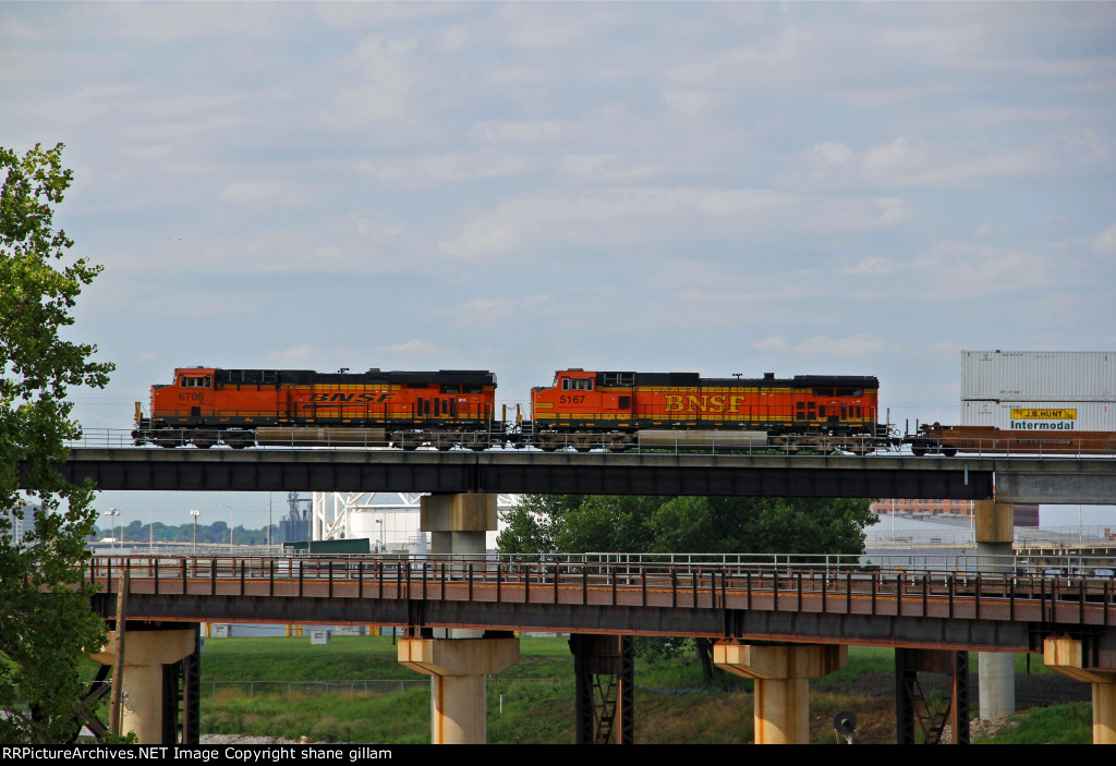 BNSF 6708 stacks head on the high line 2 Ge's on point.